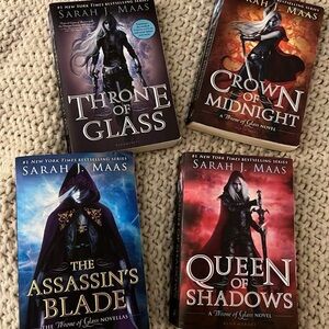 sarah J Maas | Office | Throne Of Glass Series Books By Sarah J Maas ...